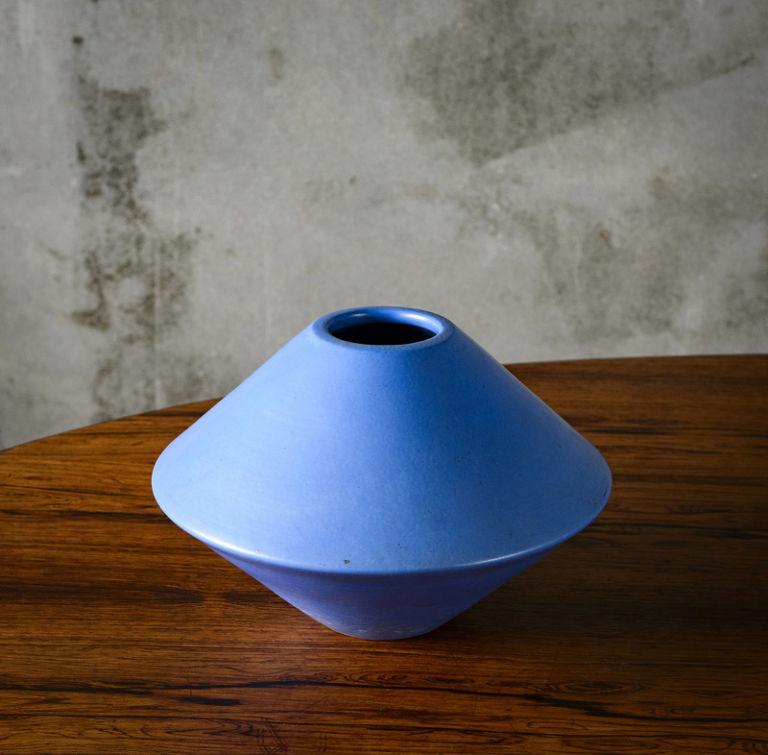 ARCHITECTURAL POTTERY DIAMOND SHAPE CERAMIC VASE IN BLUE - JF Chen